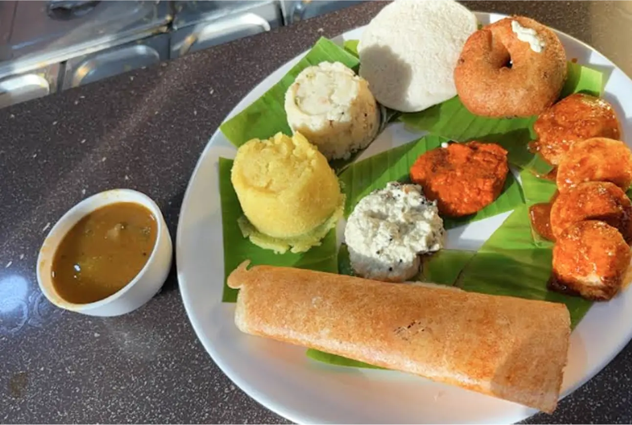 Unlimited Banana Leaf Sadhya | Satvik Pure Veg South Indian Food ...